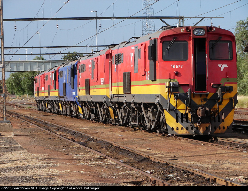 TFR Class 18E 18-677 (Series 2)